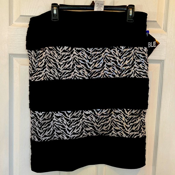 R&M Richards | Skirts | Rm Richards Black White Sequin Skirt Sz 4 ...
